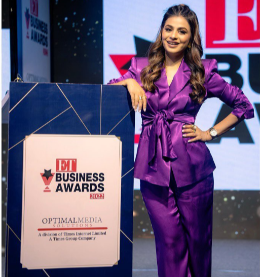 Book / Hire ANCHOR/EMCEE Anchor Neha Goenka for Events in Best Prices ...