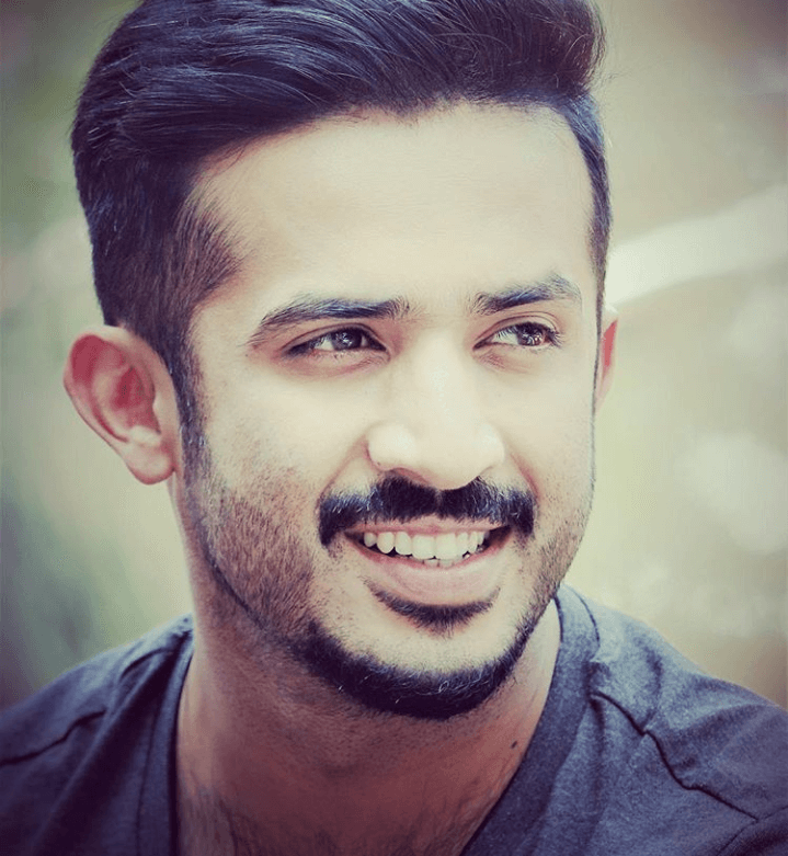 Book / Hire ANCHOR/EMCEE Anchor Ravi for Events in Best Prices - StarClinch