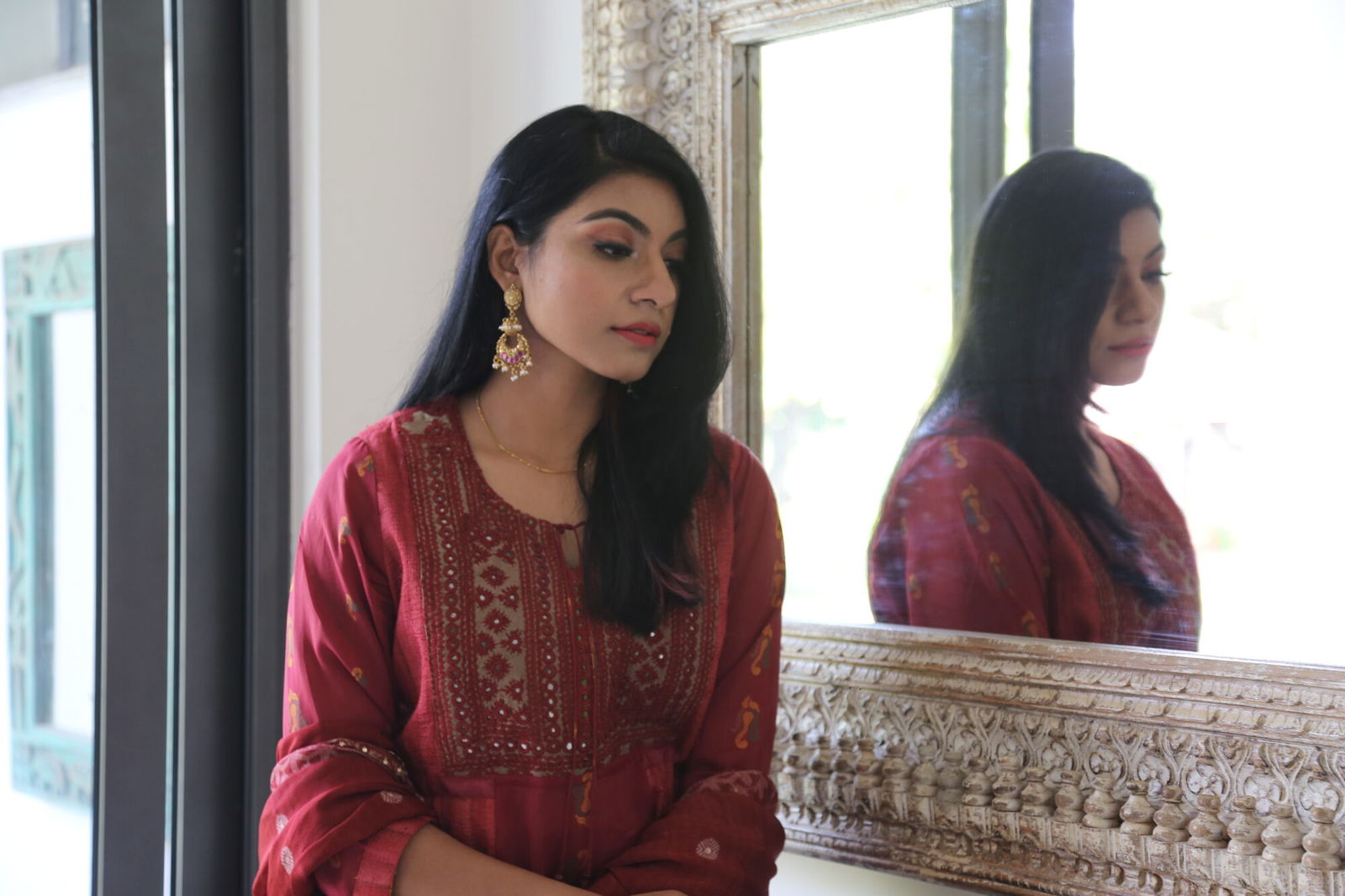 Book / Hire SINGER Himani Kapoor for Events in Best Prices - StarClinch