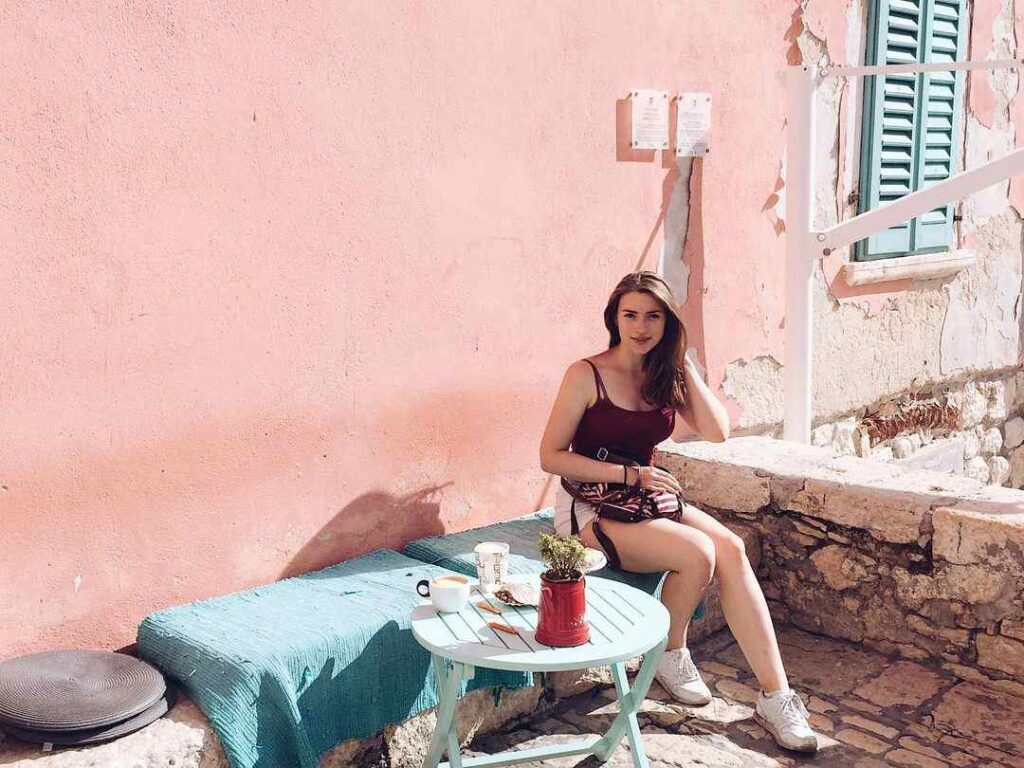Book / Hire INFLUENCER Juli Lbr for Events in Best Prices - StarClinch