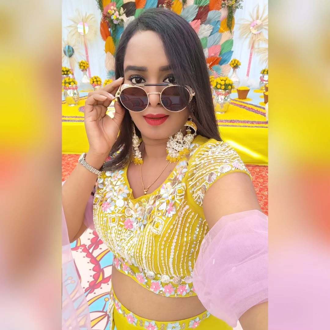 Book / Hire ANCHOR/EMCEE MC Bhanu Priya for Events in Best Prices - StarClinch