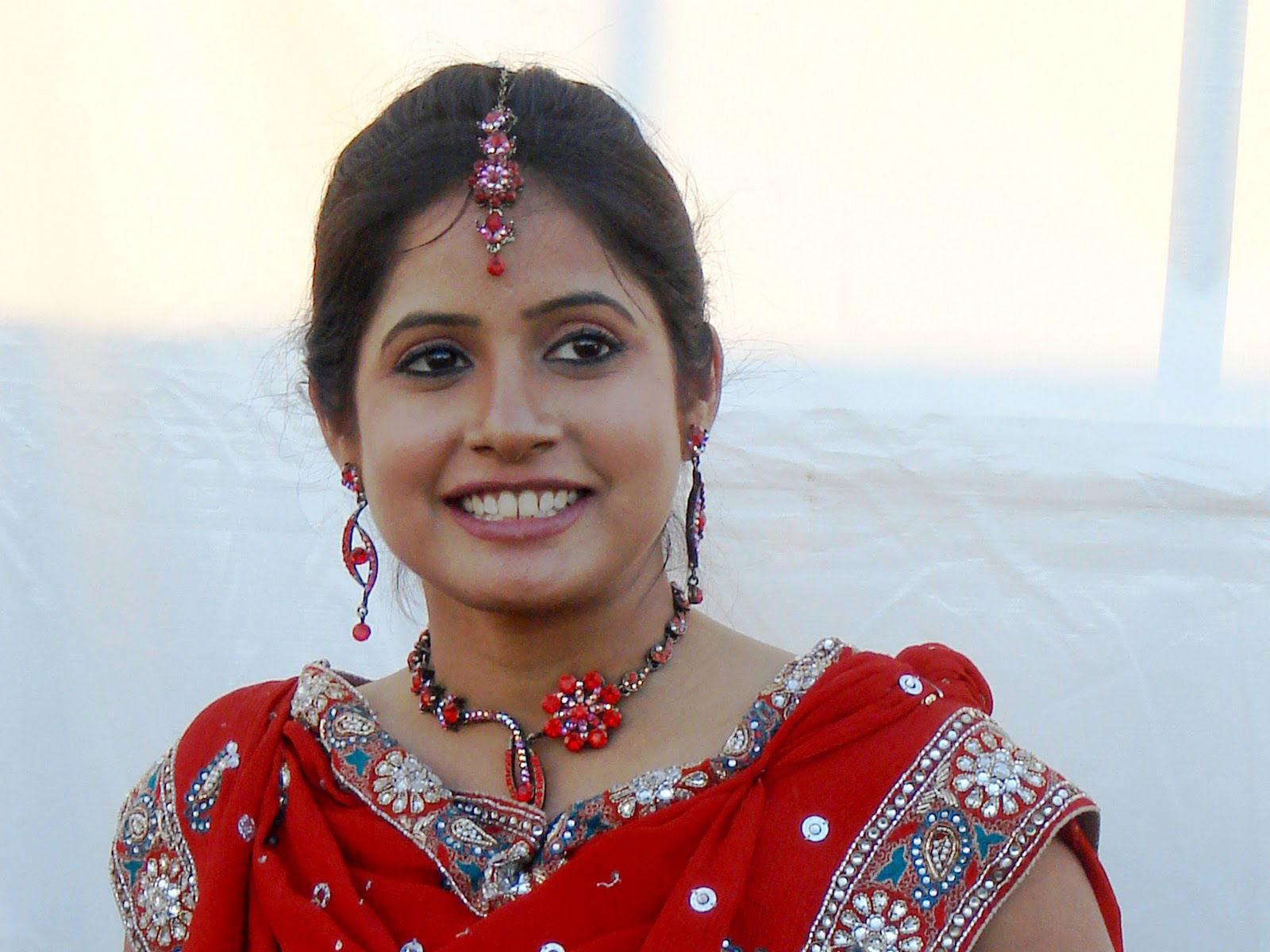 Book / Hire SINGER Miss Pooja for Events in Best Prices - StarClinch
