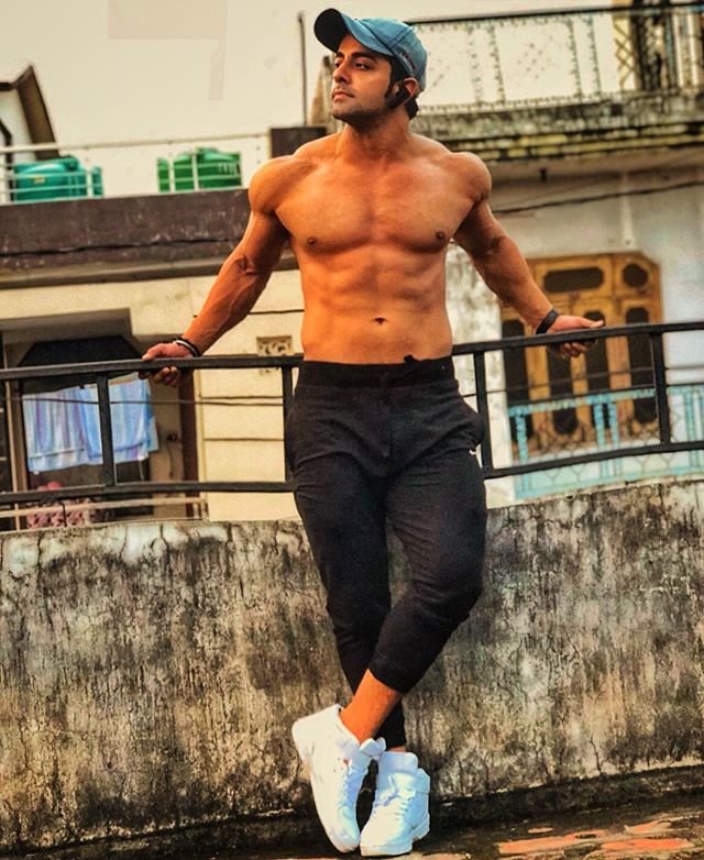 Book / Hire CELEBRITY APPEARANCE Paras Babbar for Events in Best Prices ...