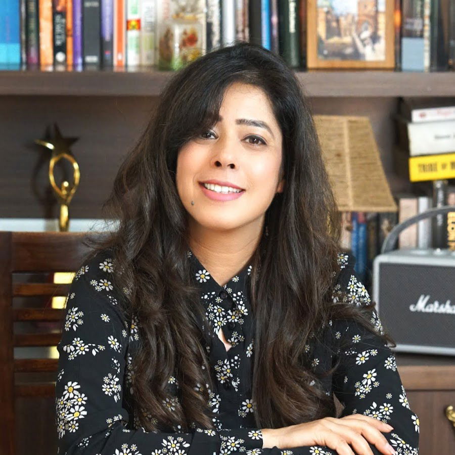 Book / Hire ANCHOR/EMCEE Priya Kumar for Events in Best Prices - StarClinch